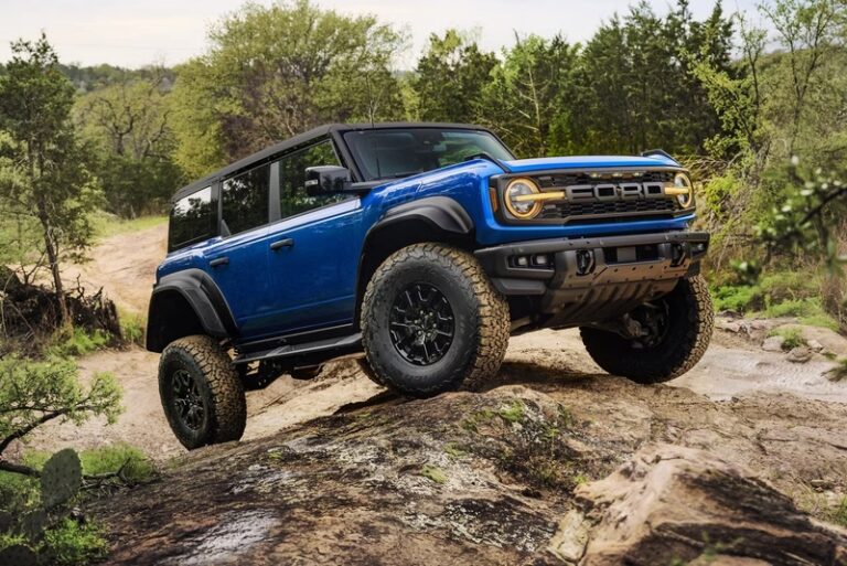 2025 Ford Bronco Review: Power, Performance and Design
